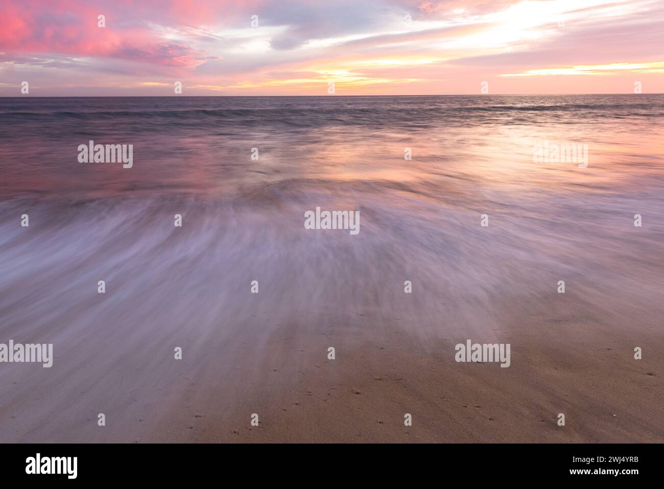 Colorful beach sunset clouds hi-res stock photography and images - Alamy