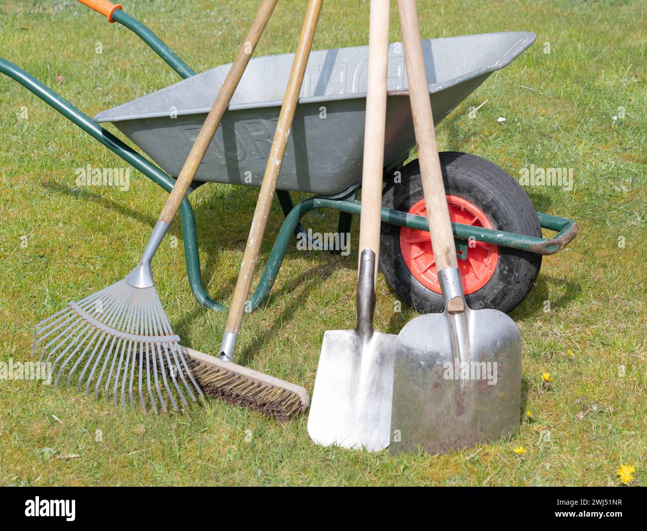 Gardening tools cleaning tools hi-res stock photography and images - Alamy