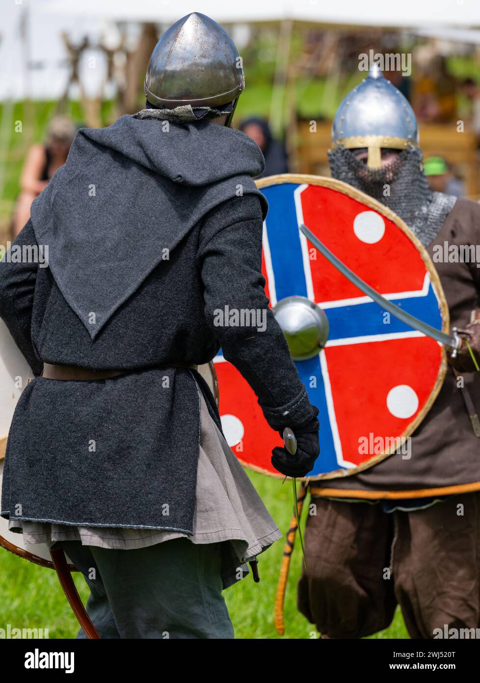 Medieval sword fight hi-res stock photography and images - Alamy