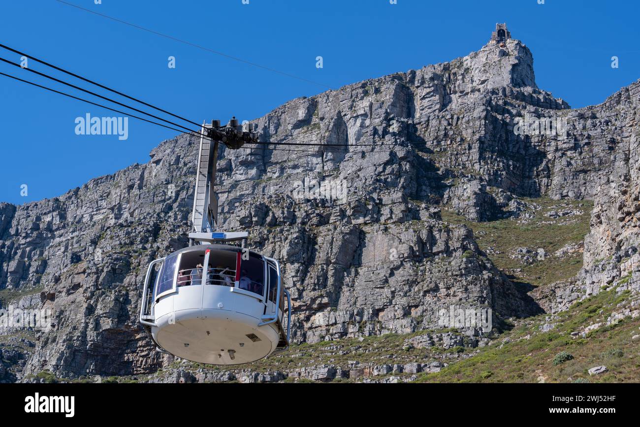 Cape town table mountain cable car hi-res stock photography and images ...
