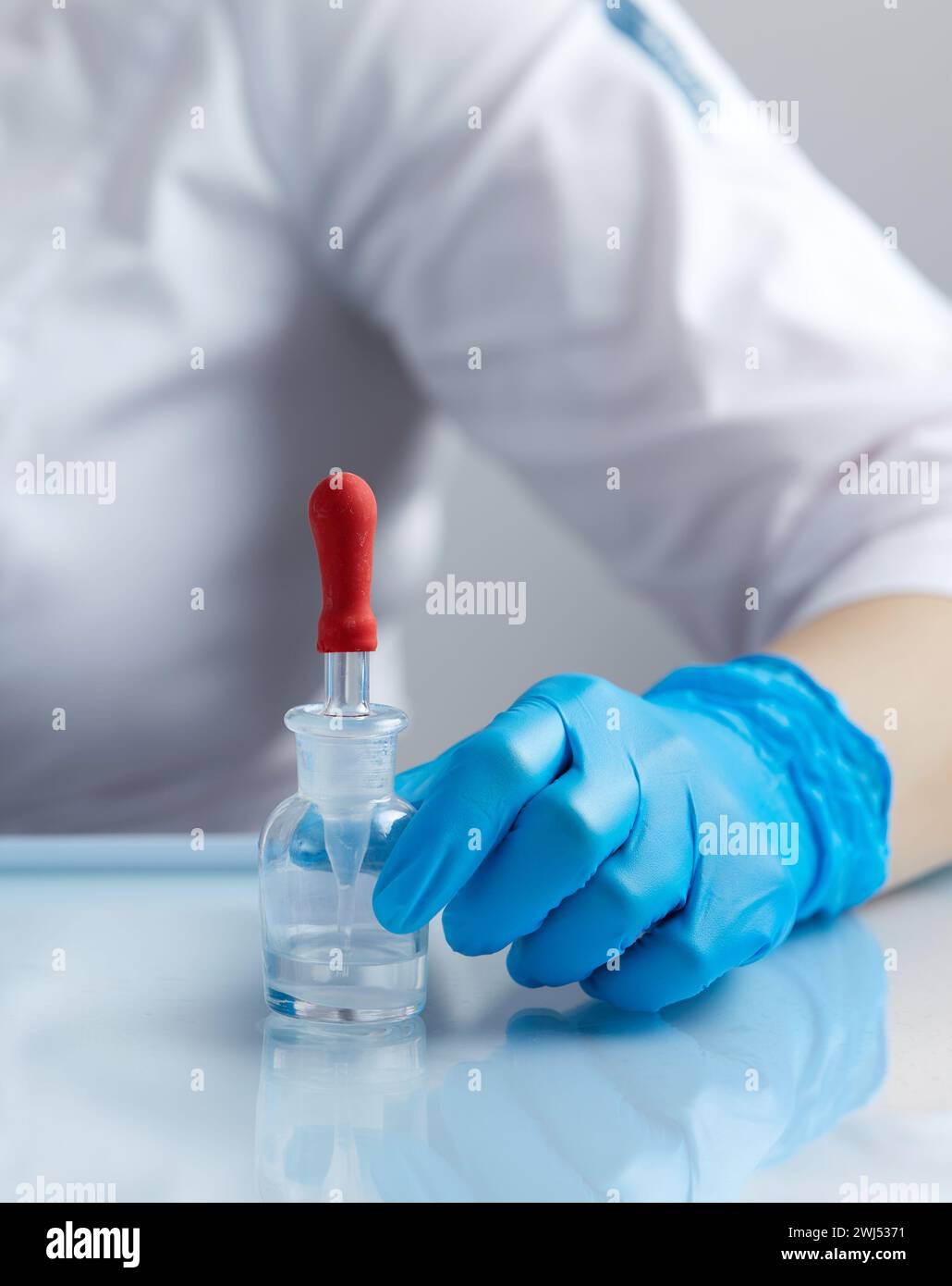 Using laboratory equipment hi-res stock photography and images - Alamy