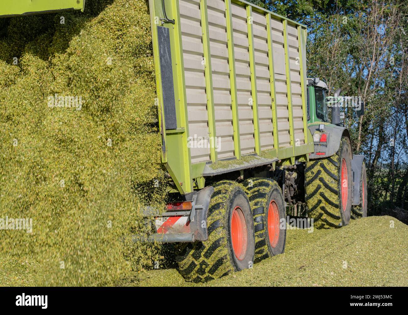 Chaff unloading hi-res stock photography and images - Alamy