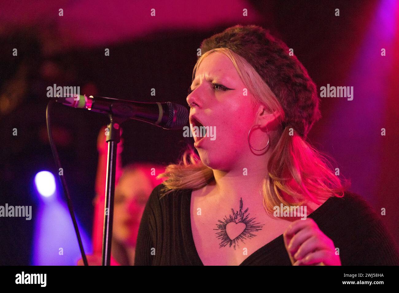 Grace Walkden of Manchester band Duvet performing live onstage Stock ...