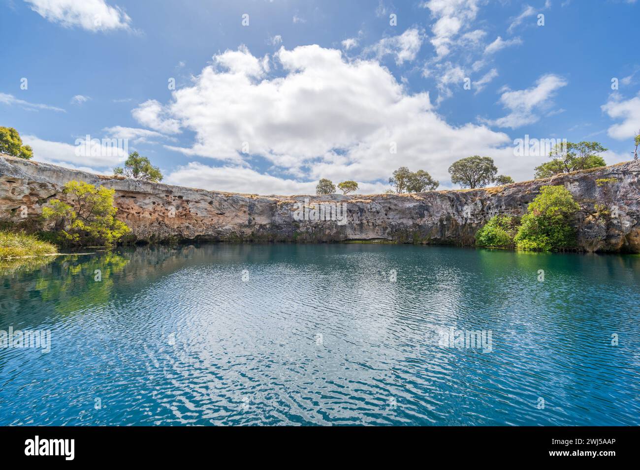 Little Blue Lake in Mount Gambier, South Australia Stock Photo - Alamy