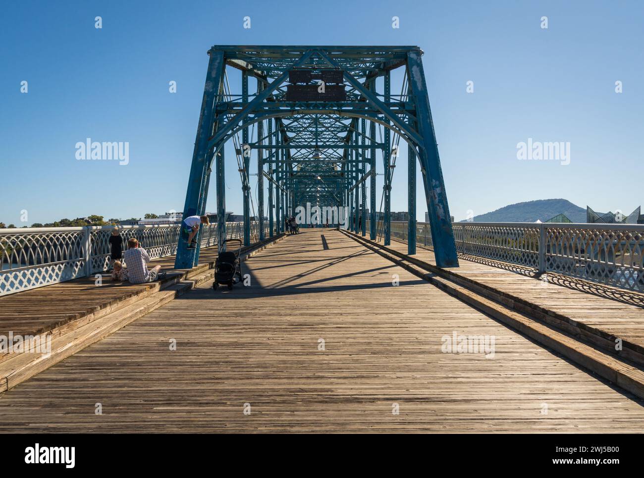 The Chattanooga's Walnut Street Bridge, one of the world's longest ...