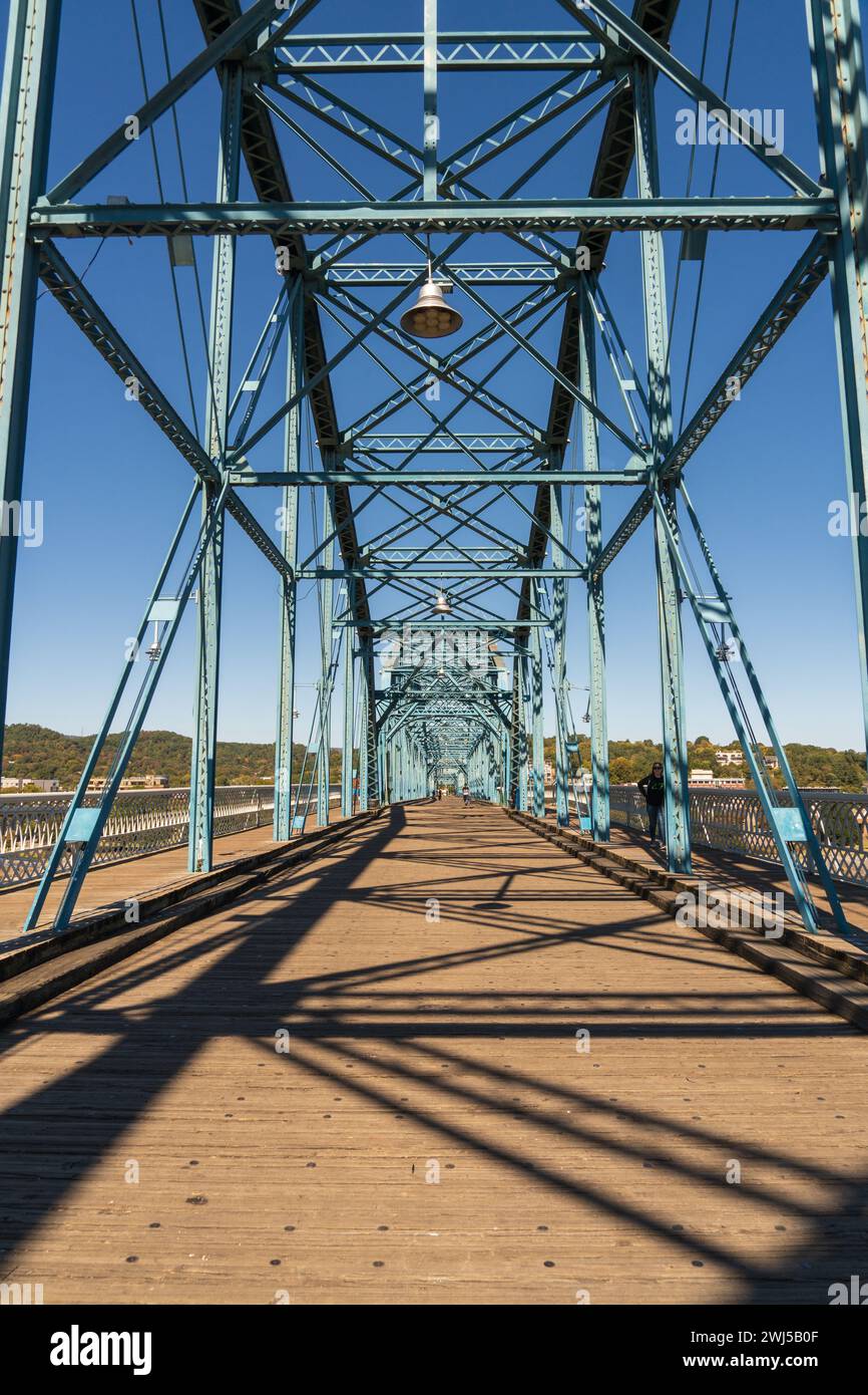 The Chattanooga's Walnut Street Bridge, one of the world's longest ...