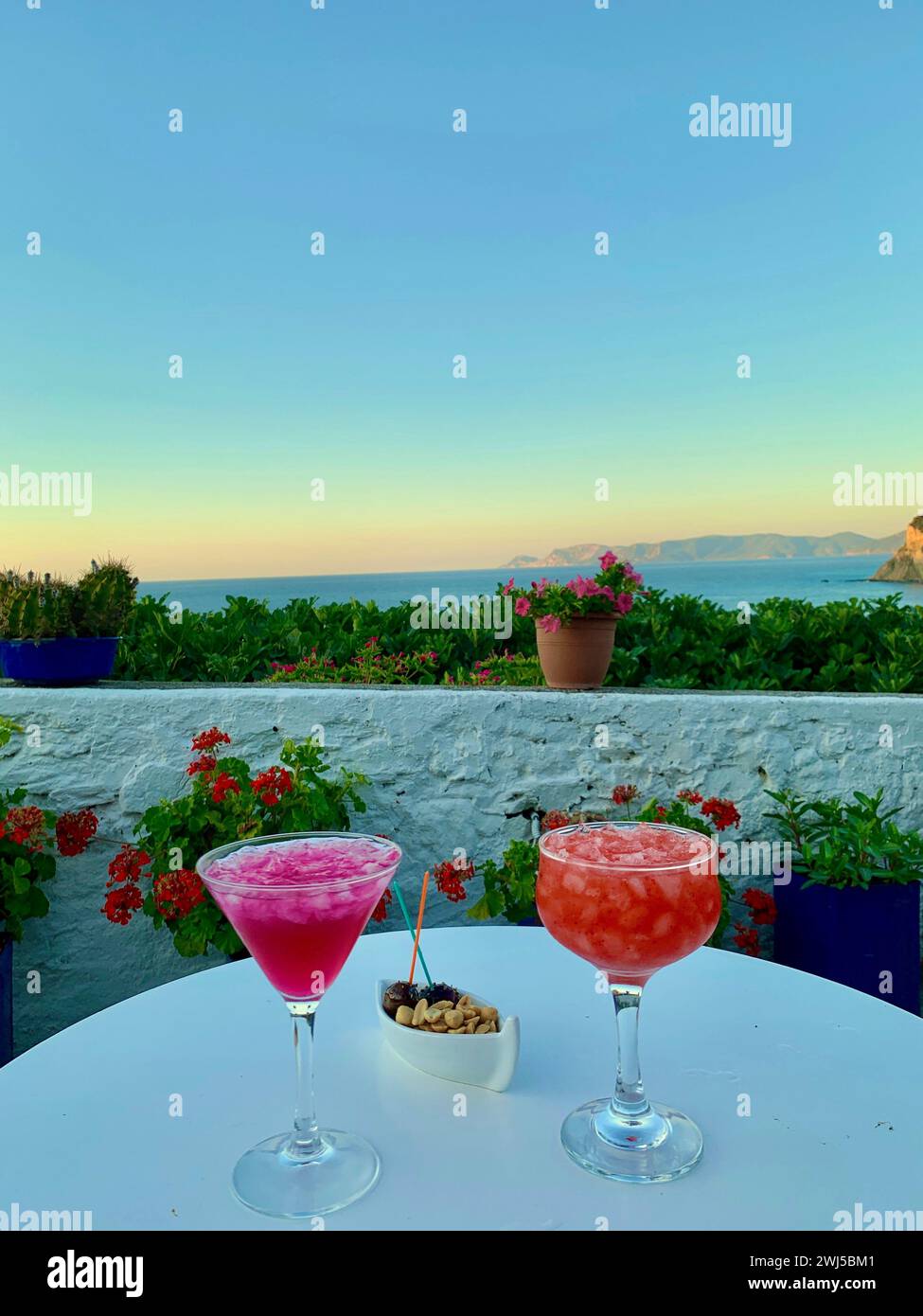 Sunset cocktails hi-res stock photography and images - Alamy