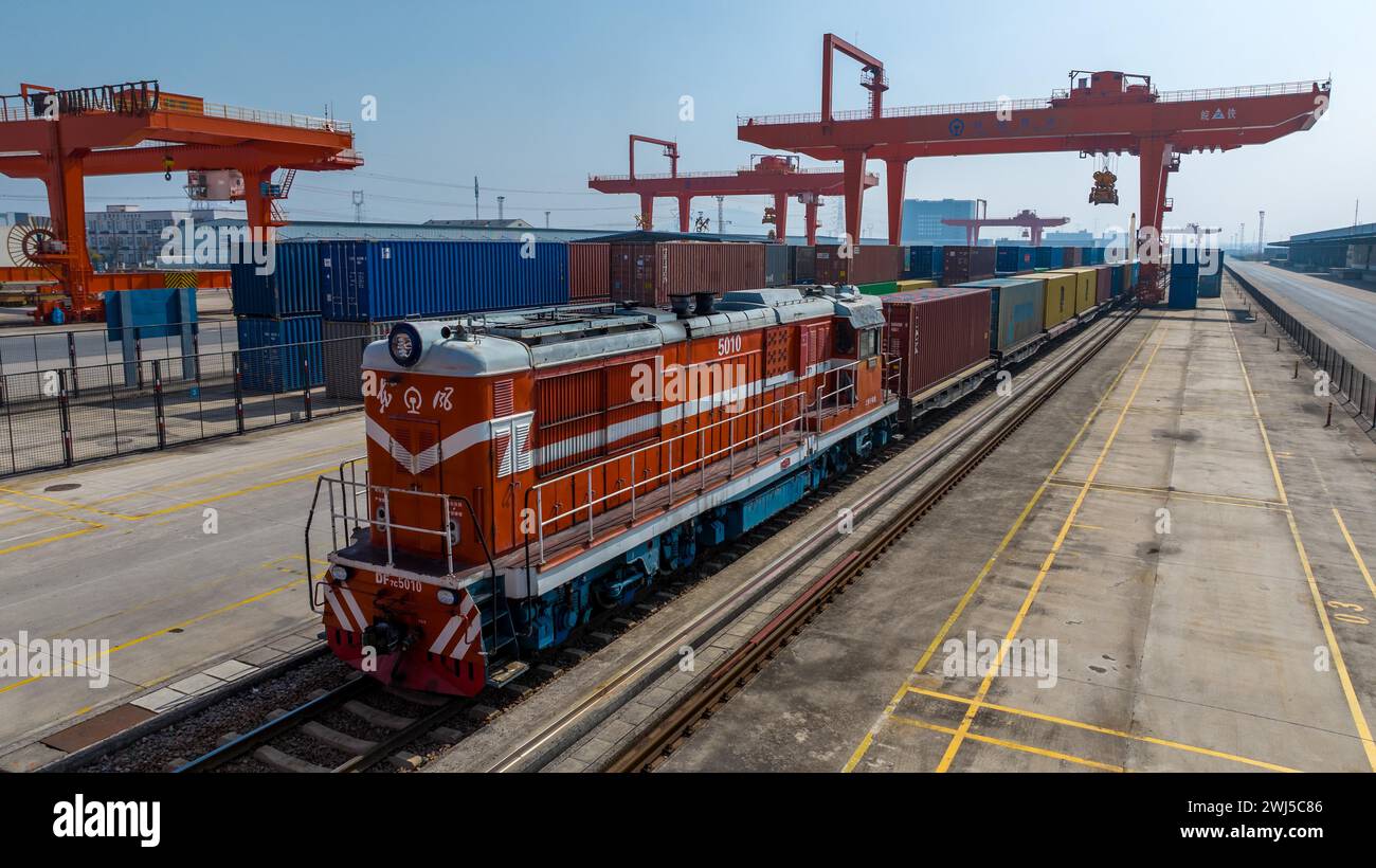 Jinhua launched its first China-Europe freight train of the Year of the ...