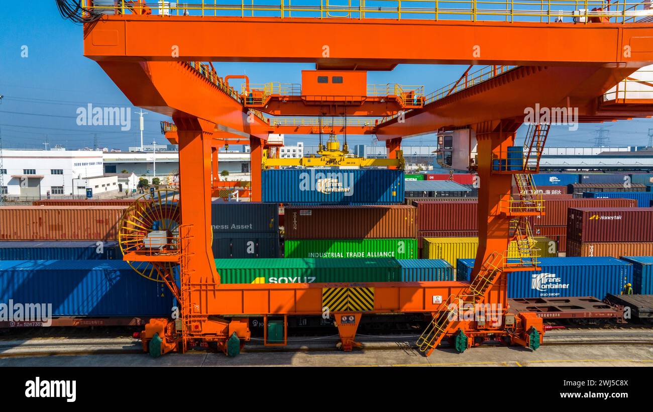 Jinhua launched its first China-Europe freight train of the Year of the ...