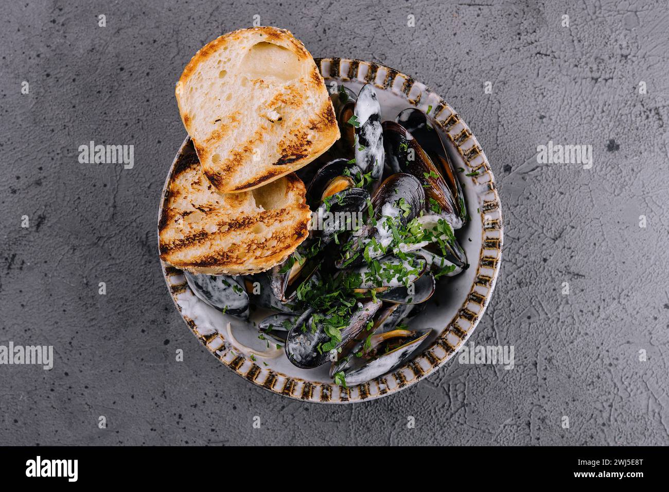 Traditional barbecue italian blue mussel with baguette Stock Photo - Alamy