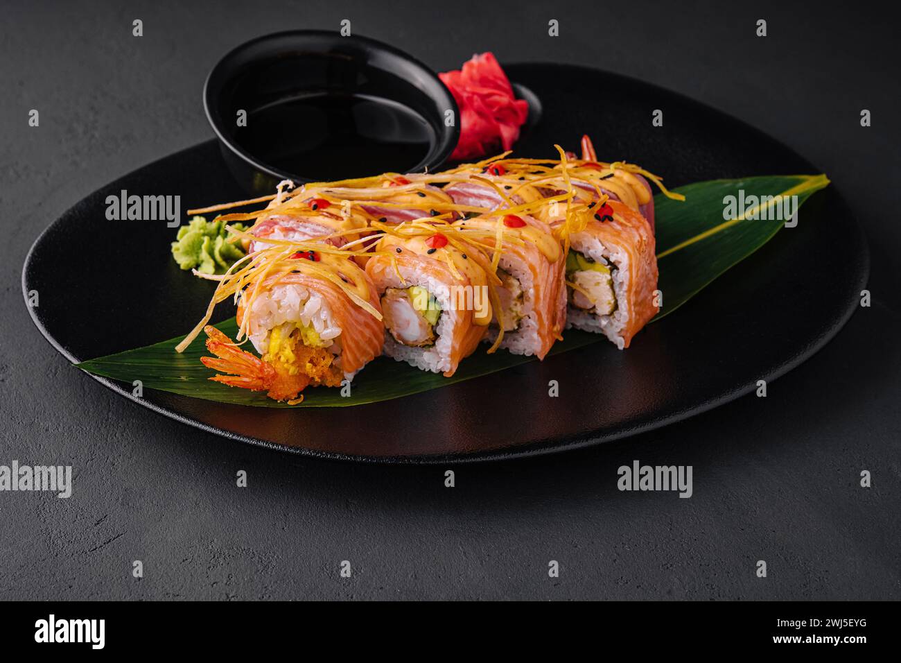 Shrimp tempura roll hi-res stock photography and images - Alamy