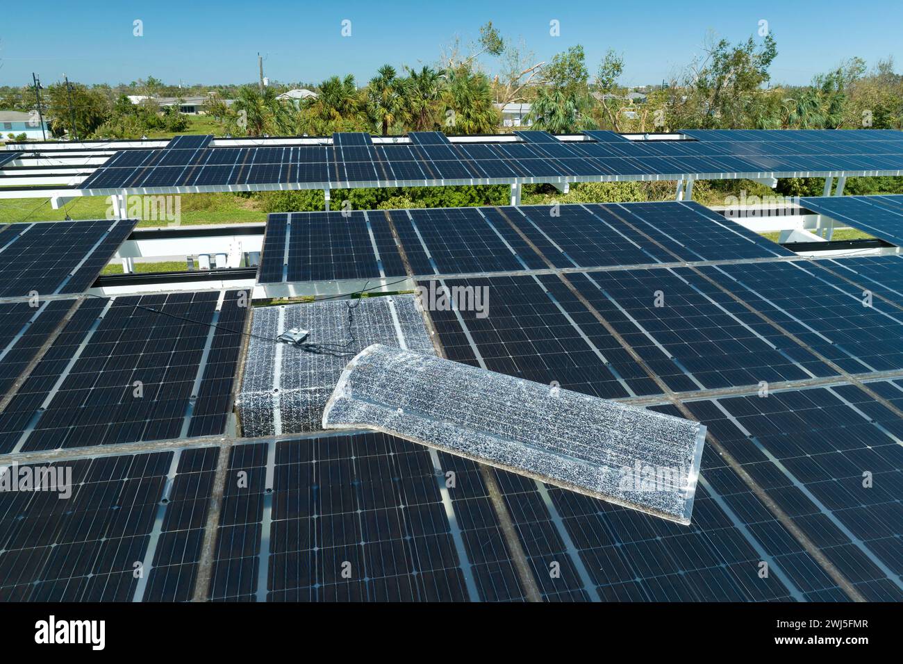 Solar industry collapse hi-res stock photography and images - Alamy