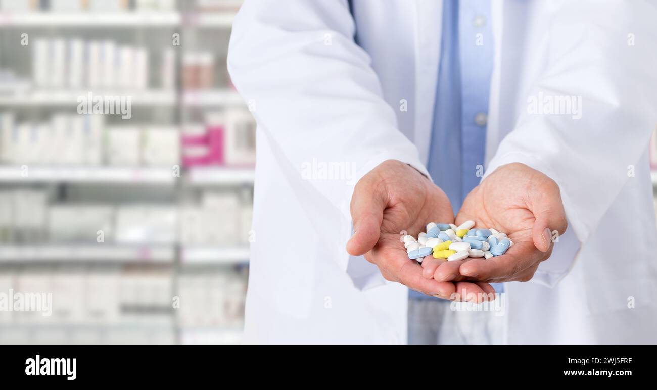 Pharmacist at work in a chemist hi-res stock photography and images - Alamy