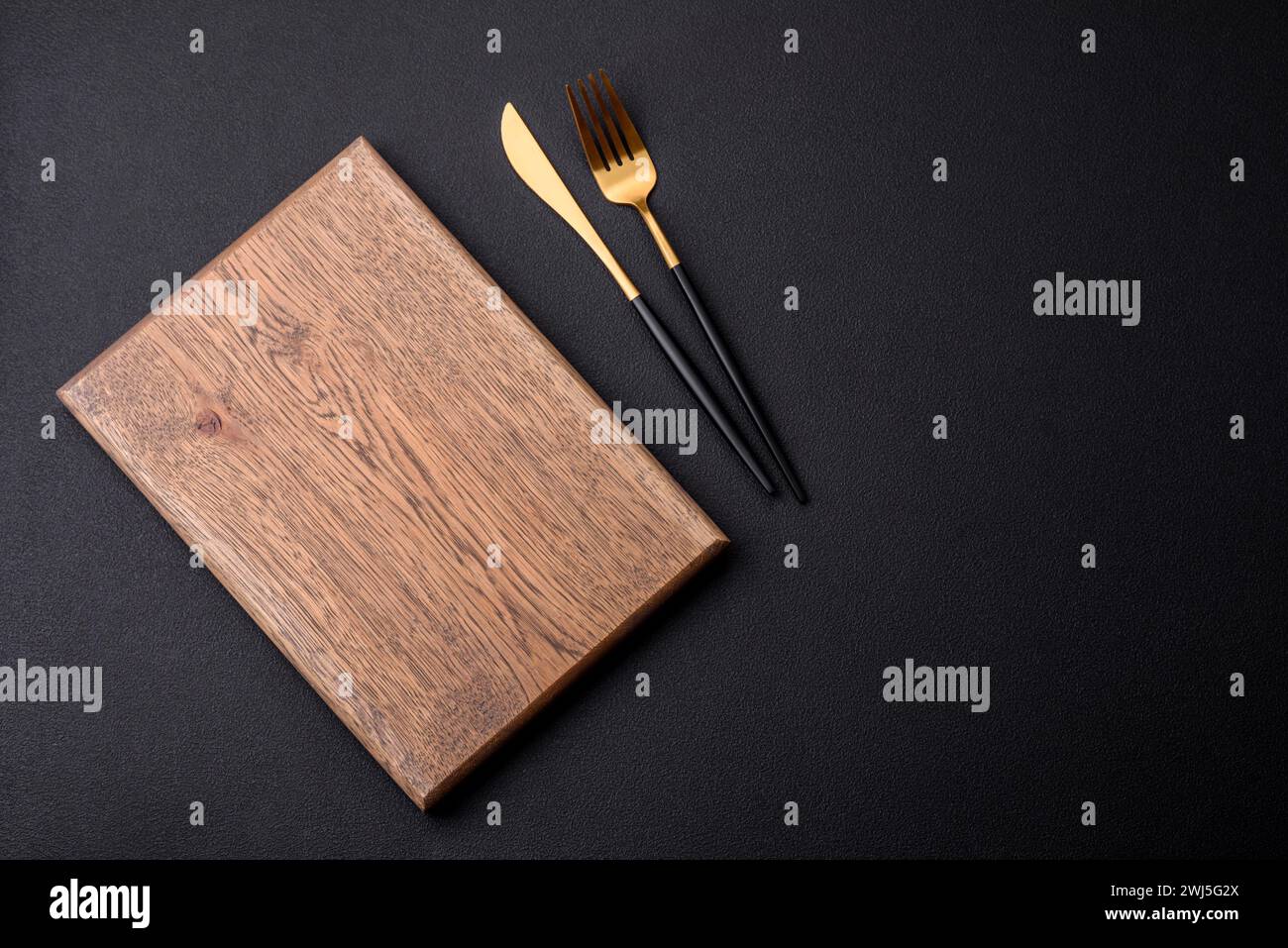 Empty wooden cutting board on dark textured concrete background Stock ...