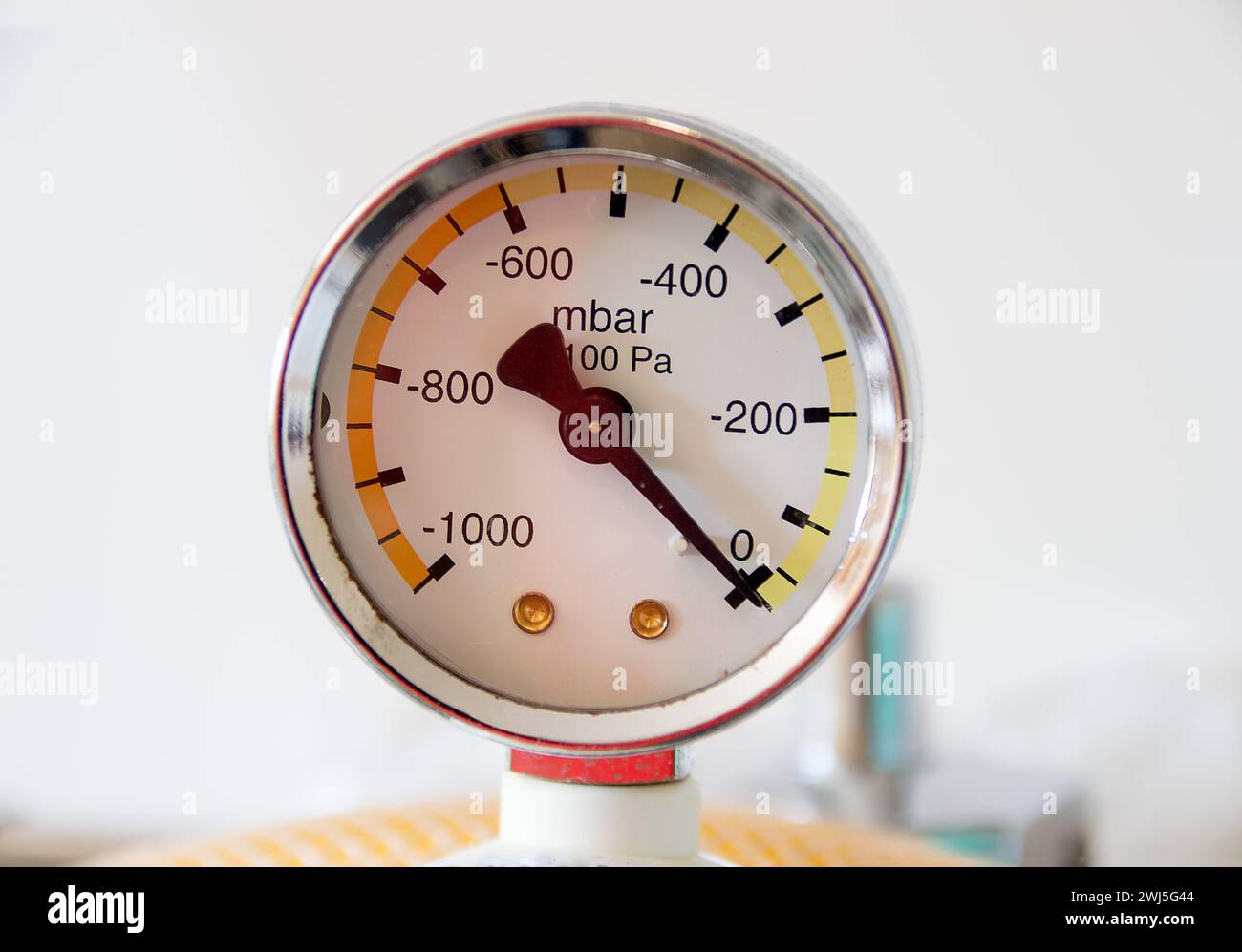 Oxygen cylinder pressure gauge close up at hospital Stock Photo - Alamy