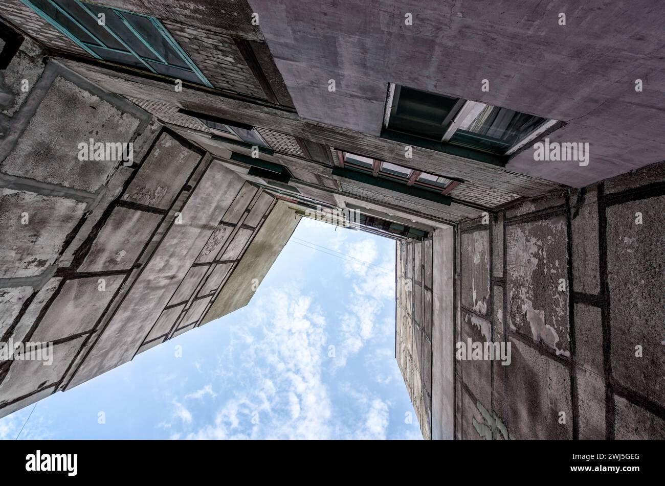 Tall gray building hi-res stock photography and images - Alamy