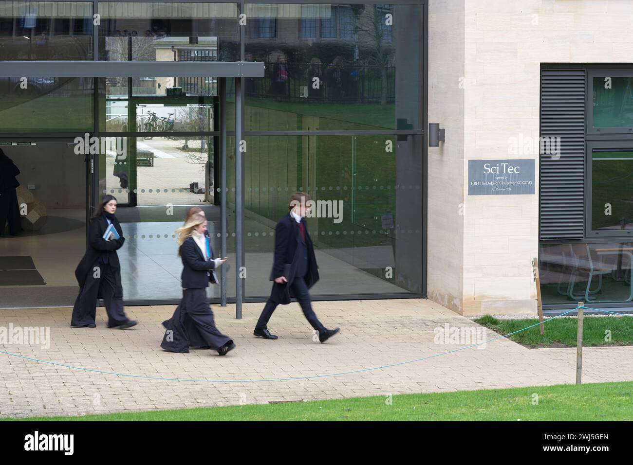 Students outside the Sci-Tech building at Oundle - England - public (i ...