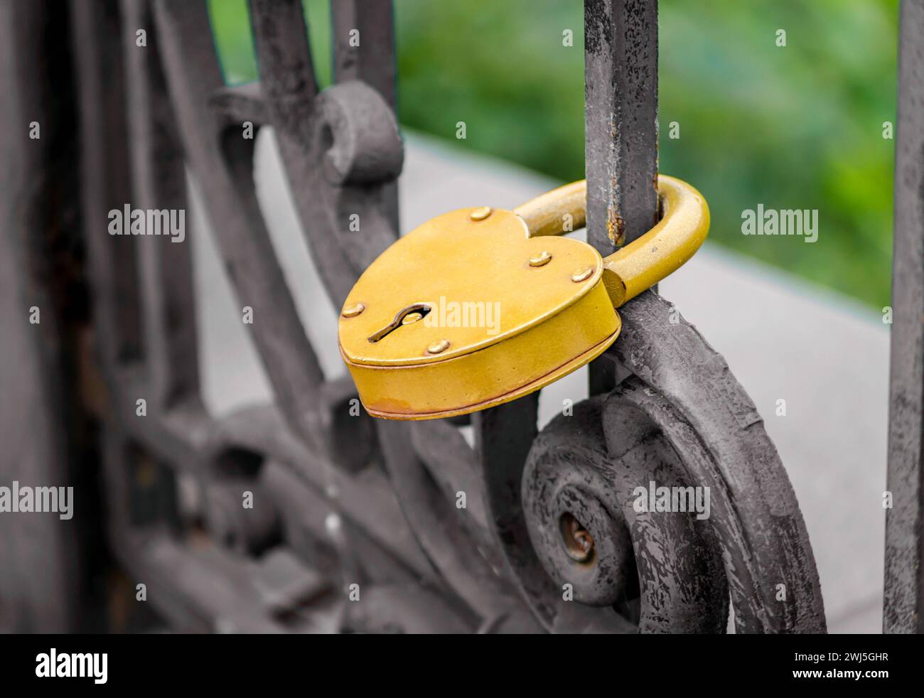 Old iron padlock close up Stock Photo - Alamy