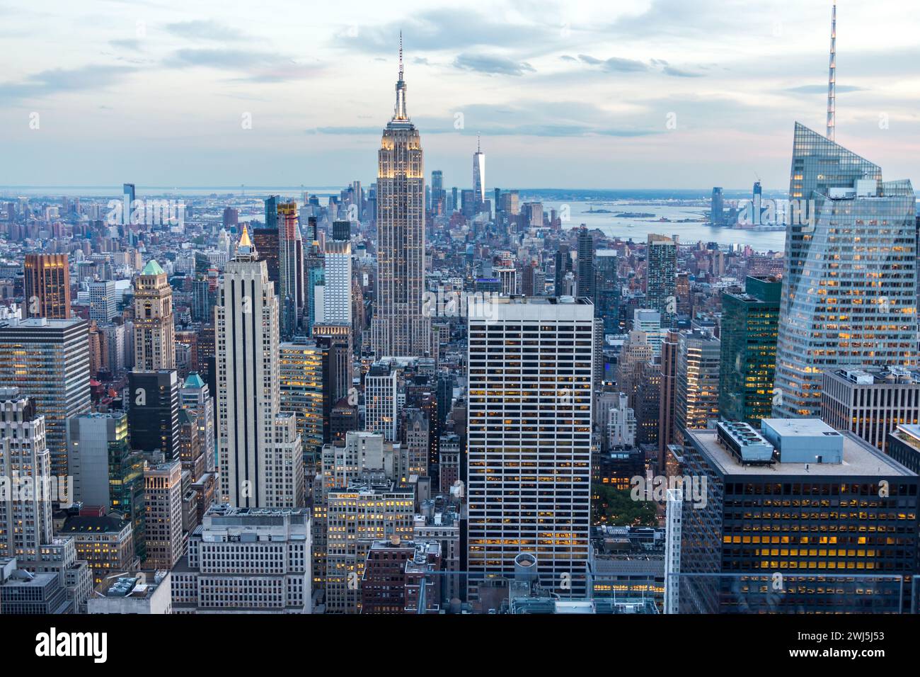 Skyscrapers new york skyline hi-res stock photography and images - Alamy