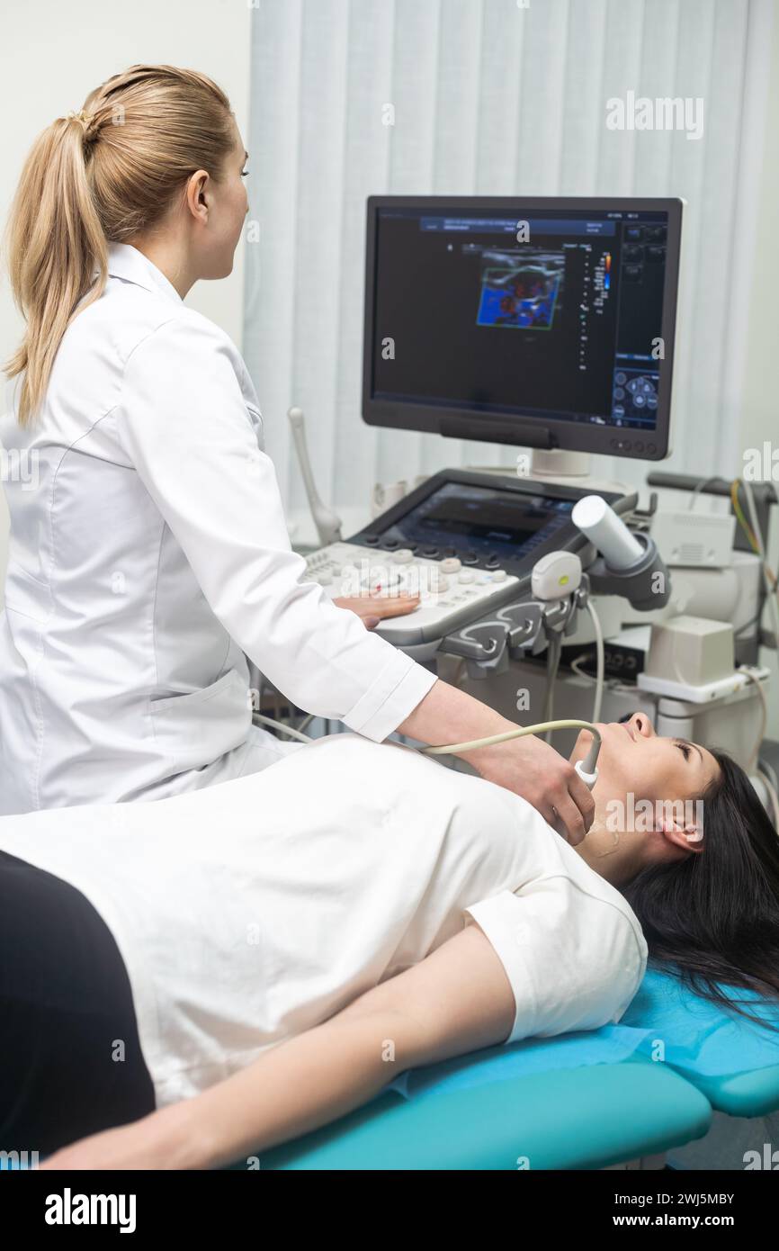 Ultrasound scanner in hands hi-res stock photography and images - Alamy
