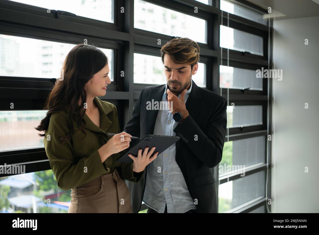 Asian businesswoman talking colleague team hi-res stock photography and ...