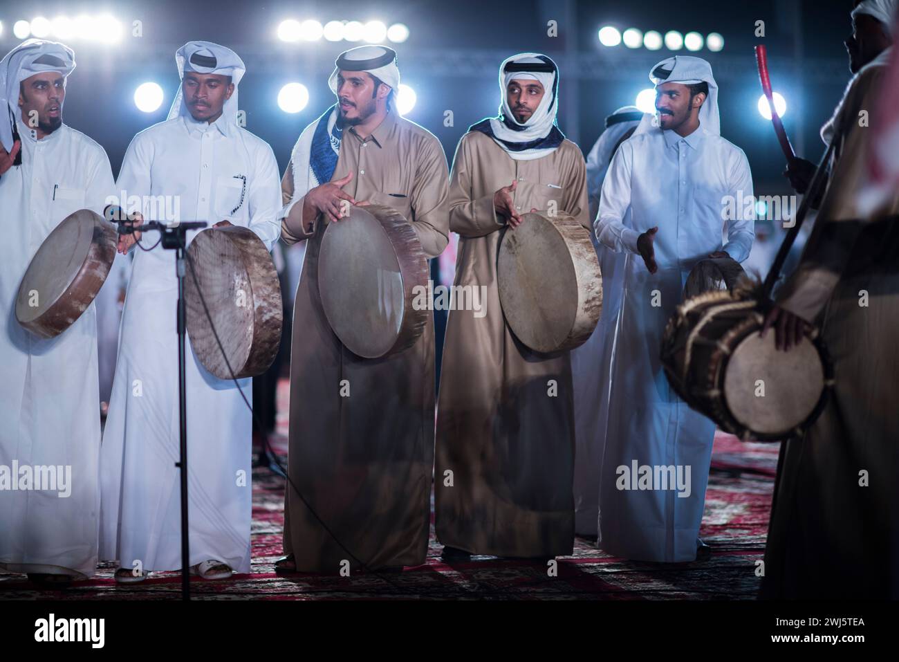 Arabic sword dance hi-res stock photography and images - Alamy