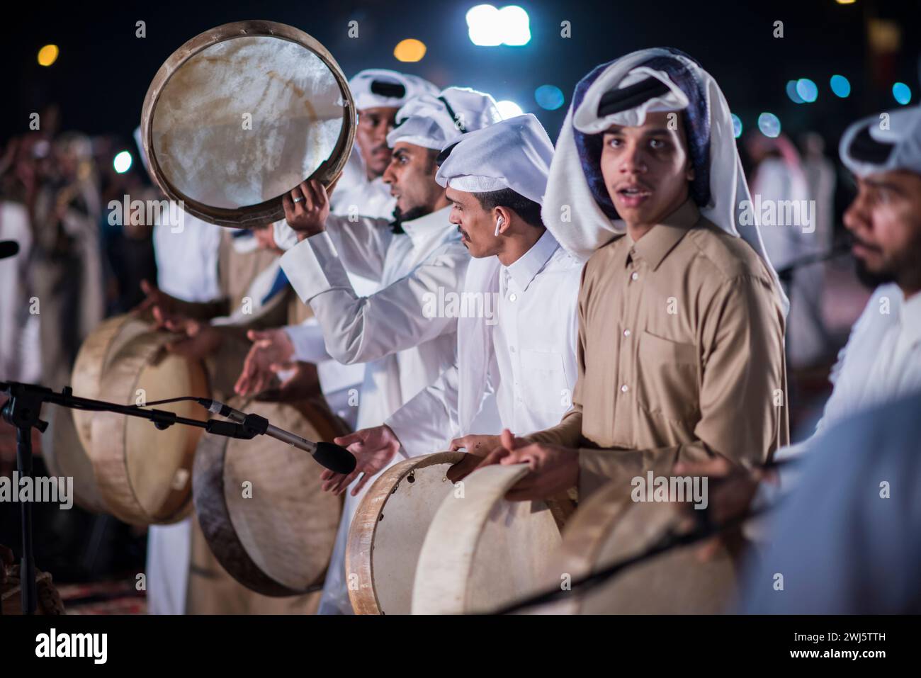 Arabic sword dance hi-res stock photography and images - Alamy