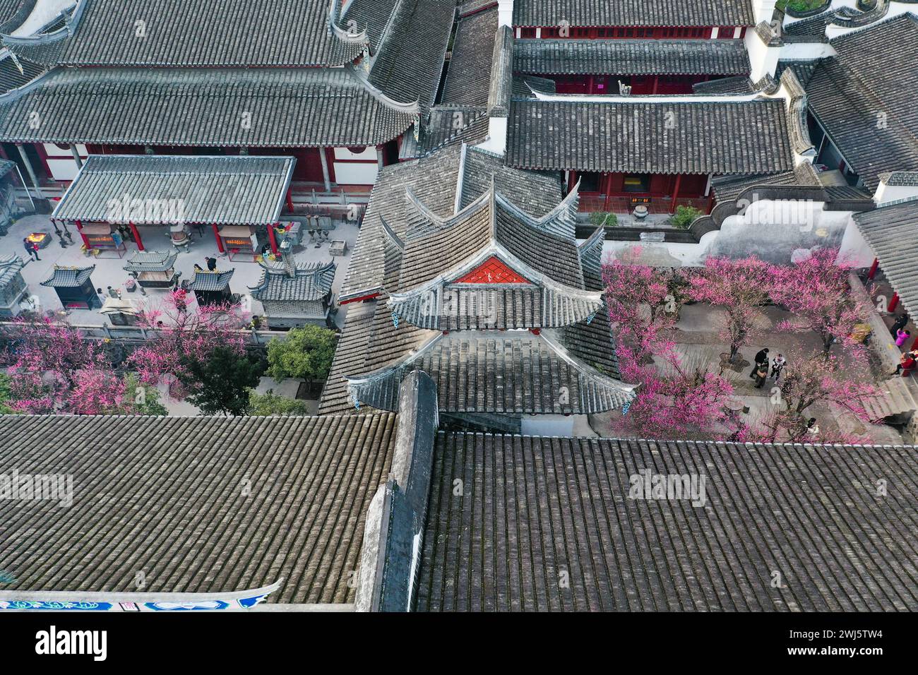 Linyang temple hi-res stock photography and images - Alamy