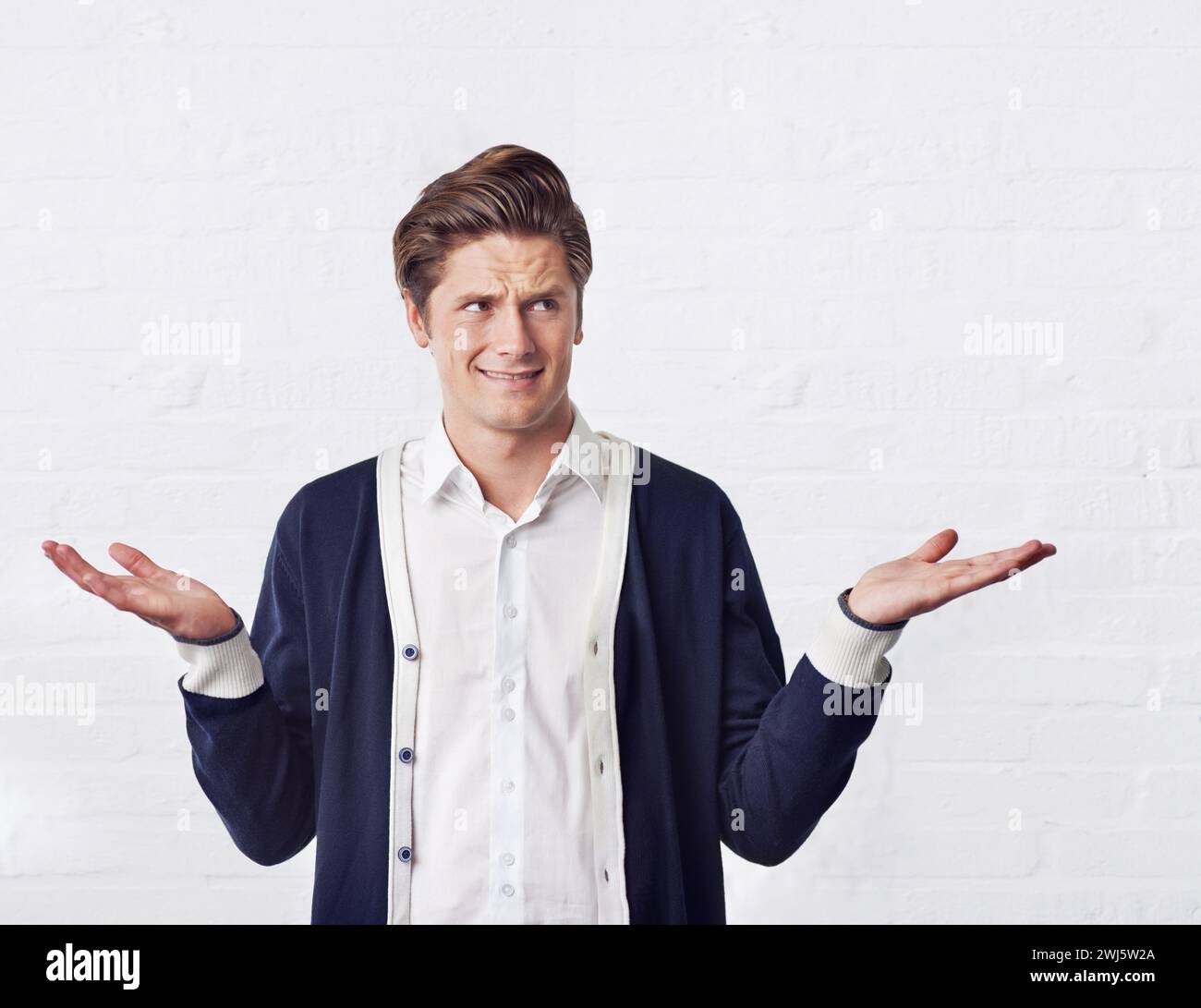 Shrug emoji hi-res stock photography and images - Alamy