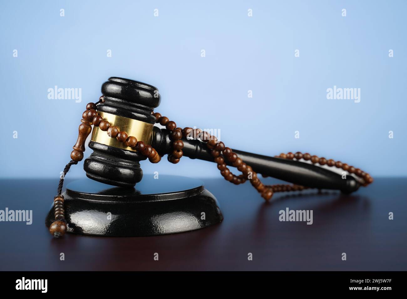 Islamic judge hi-res stock photography and images - Alamy