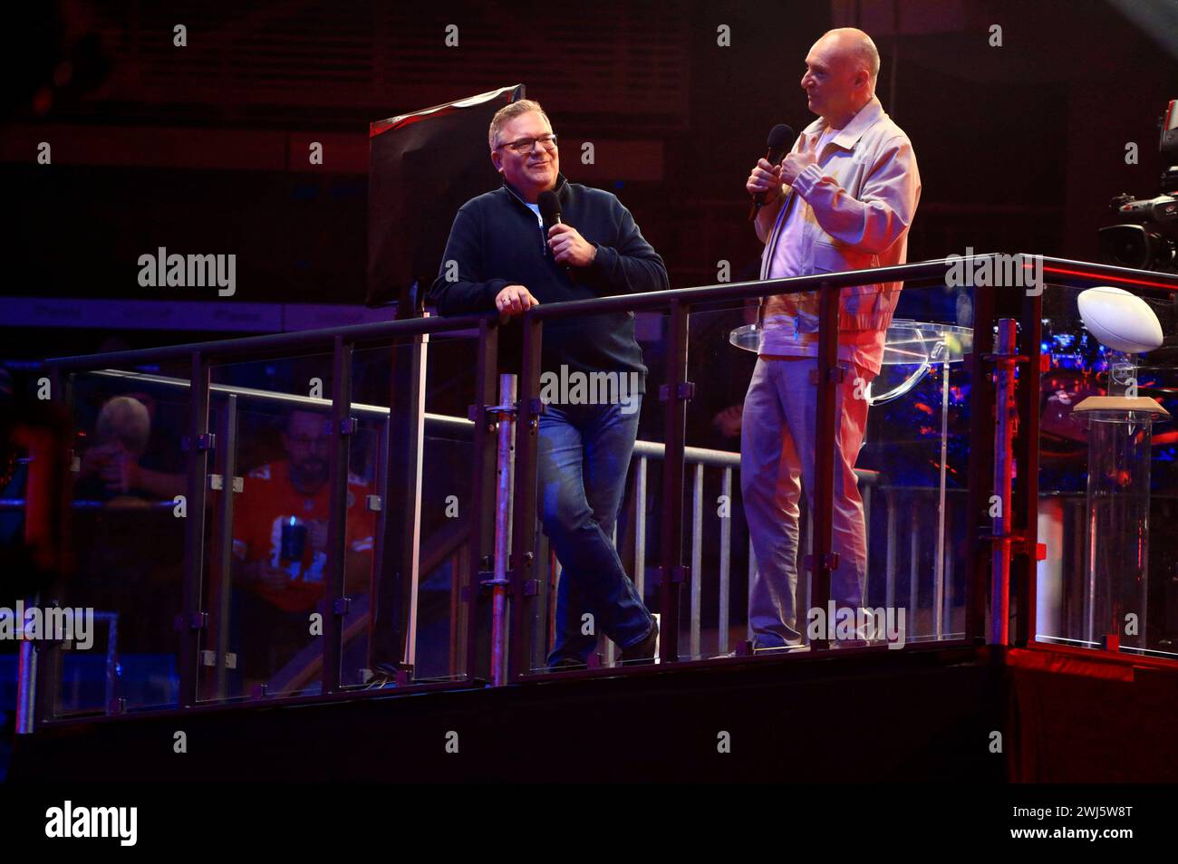 Elton und Frank Buschmann in der TV Show American Ice Football in der ...