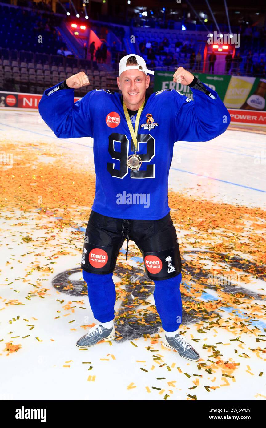 Calvin Kleinen in der TV Show American Ice Football in der SAP Arena ...
