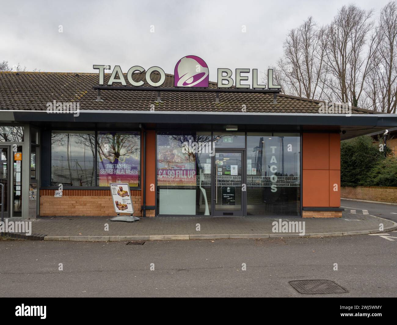 Taco bell restaurant hi-res stock photography and images - Alamy