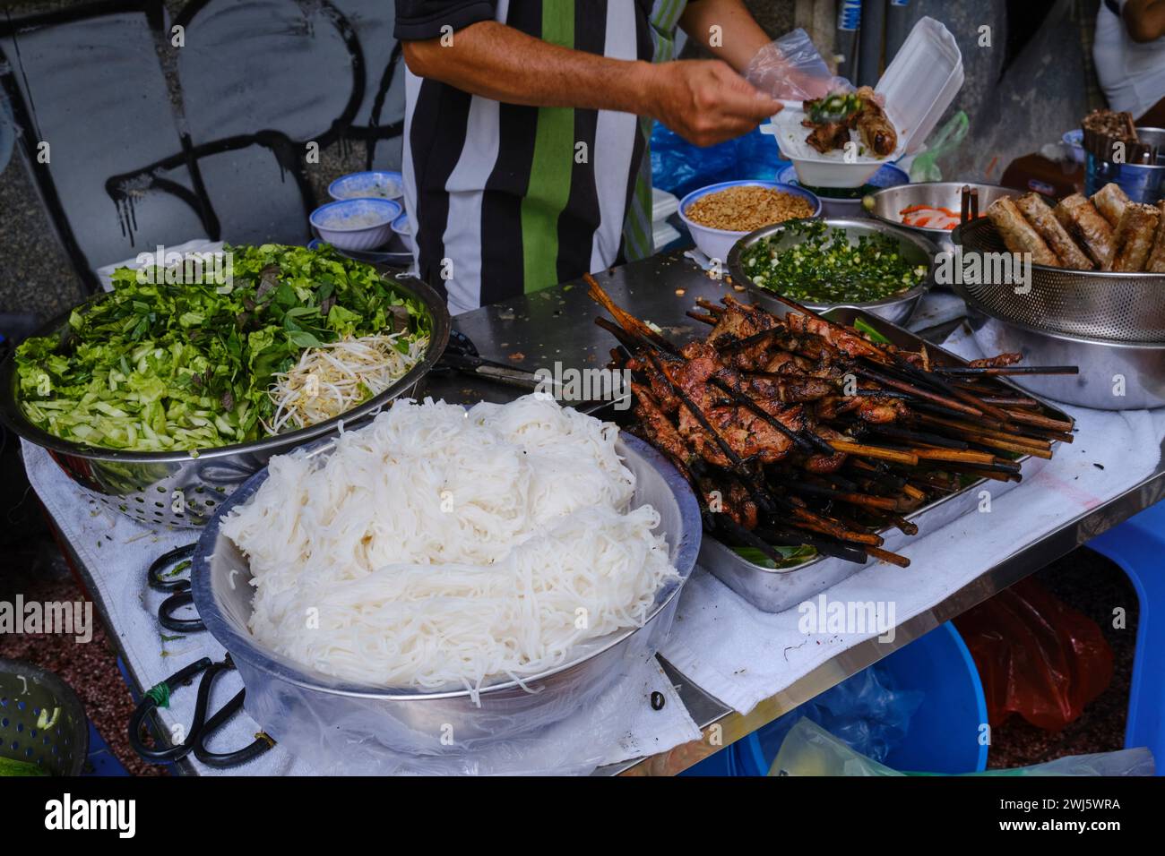 Bun thit nuong nguyen trung truc hi-res stock photography and images ...