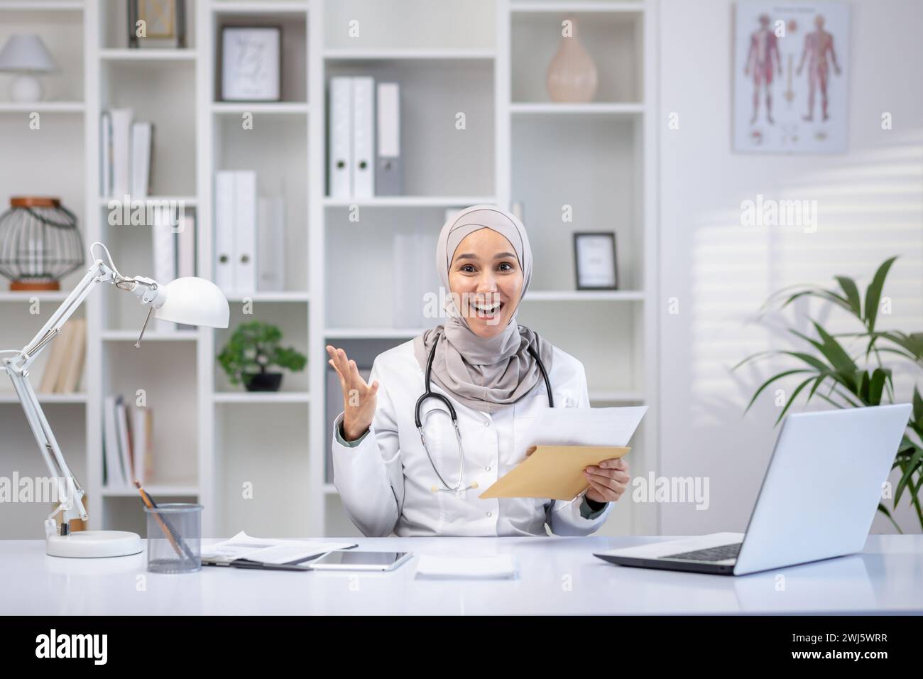 Muslim doctor therapy hi-res stock photography and images - Alamy