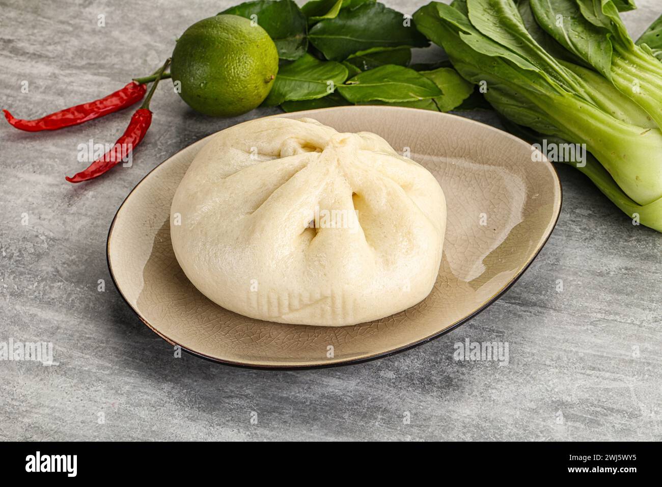 Chinese steamed bun Dim sum with meat Stock Photo - Alamy