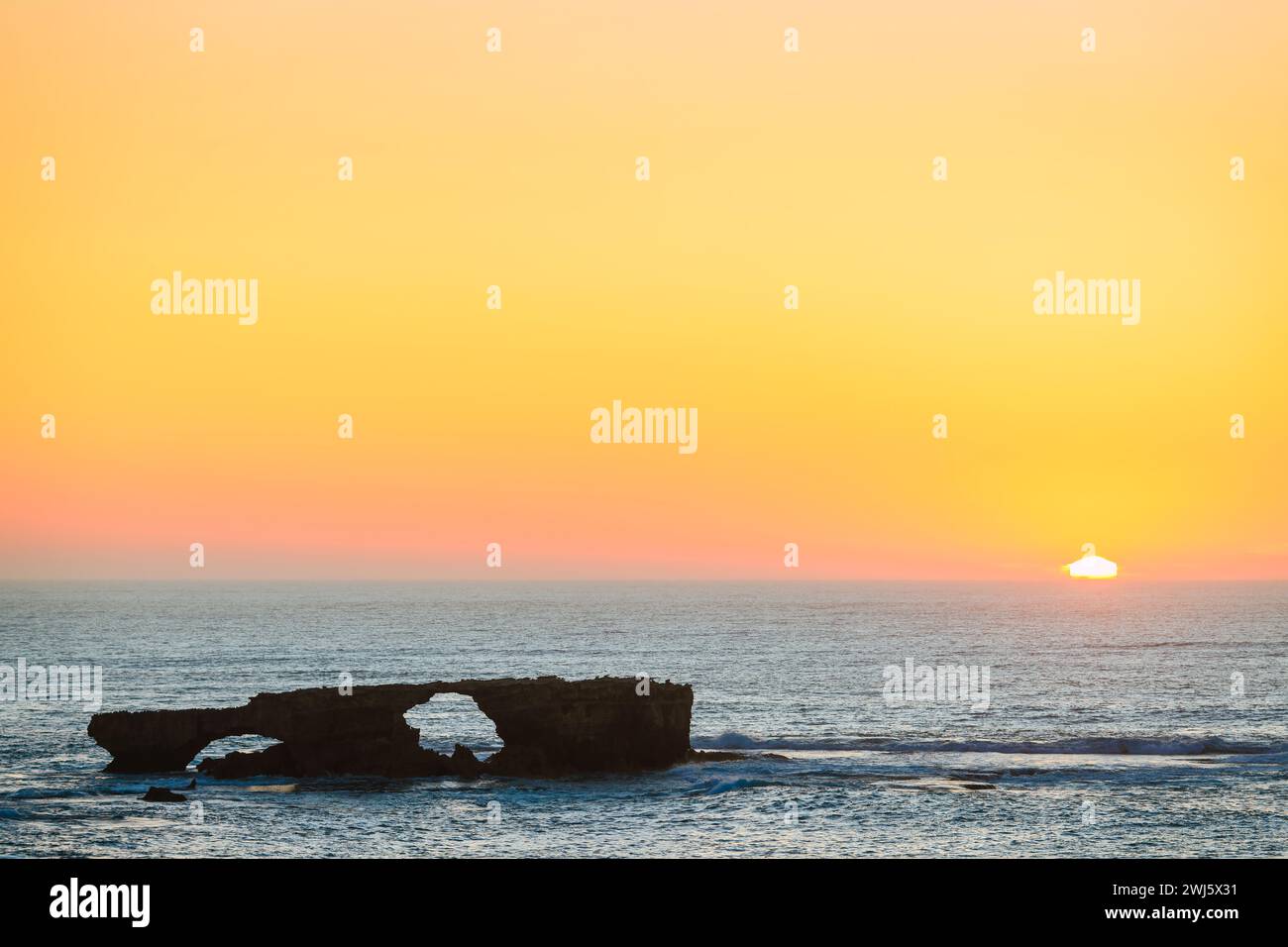 Doorway Rock in Robe created by the sea waves, Cape Dombey, South ...