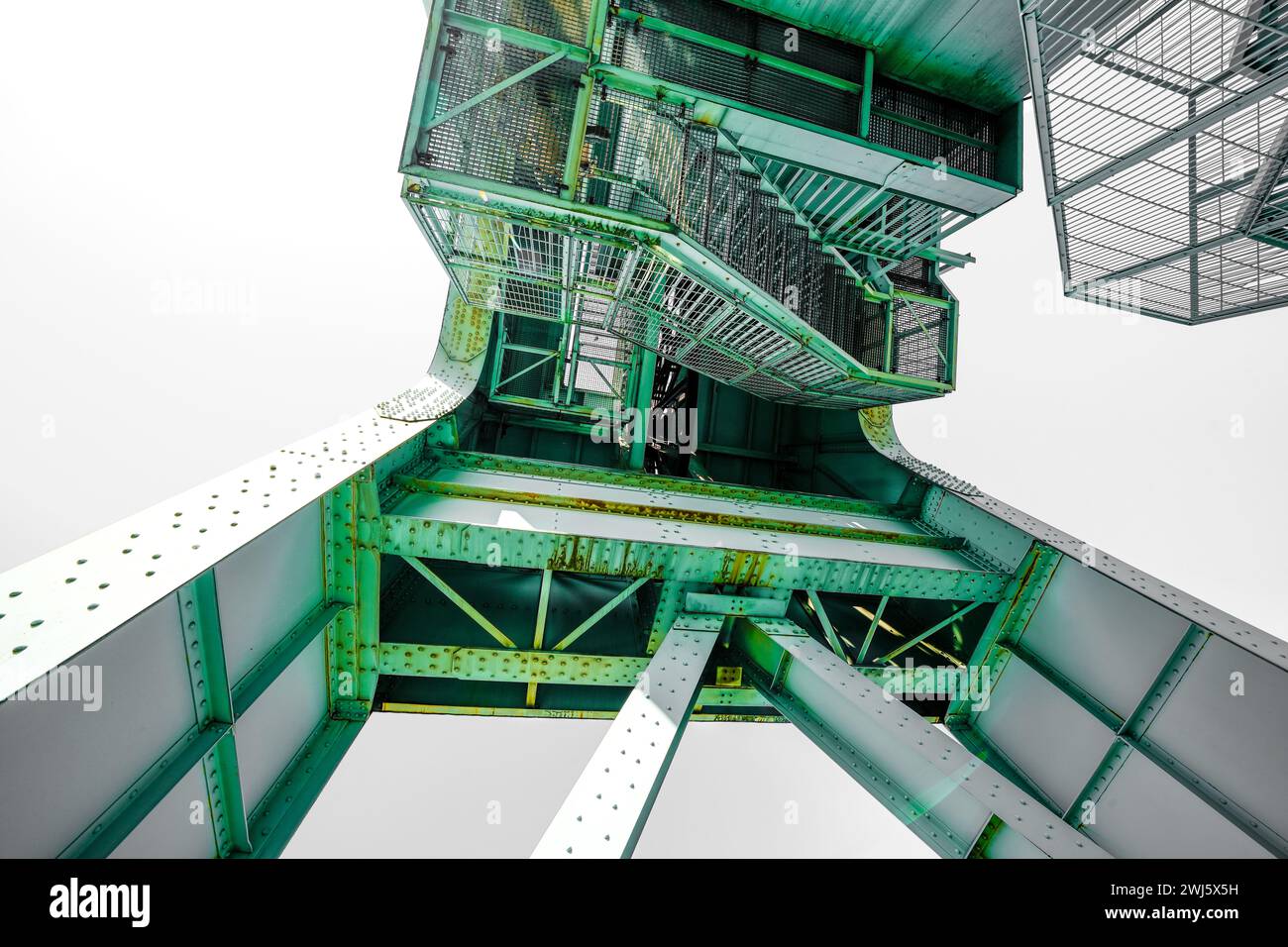 Green metal building hi-res stock photography and images - Alamy