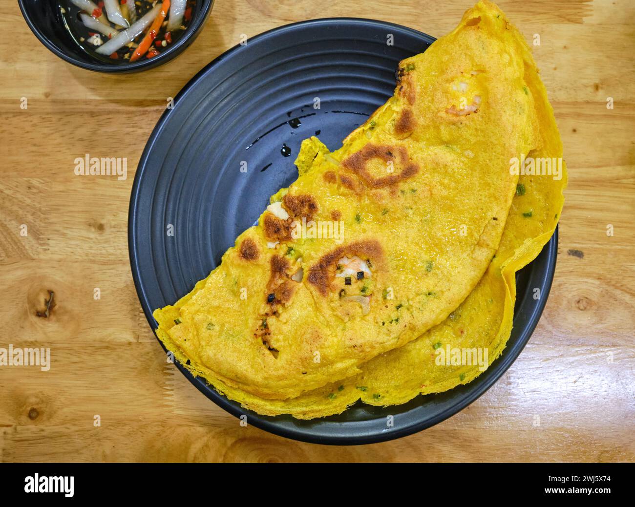 Vietnamese stuffed rice pancake (banh xeo / bánh xèo Stock Photo - Alamy