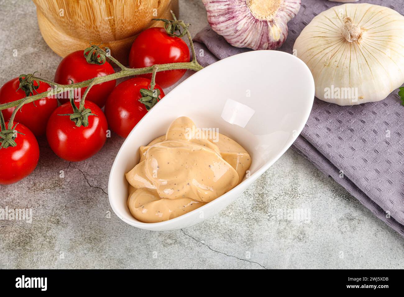 Bowl of Yellow cream grill sauce for burger Stock Photo - Alamy