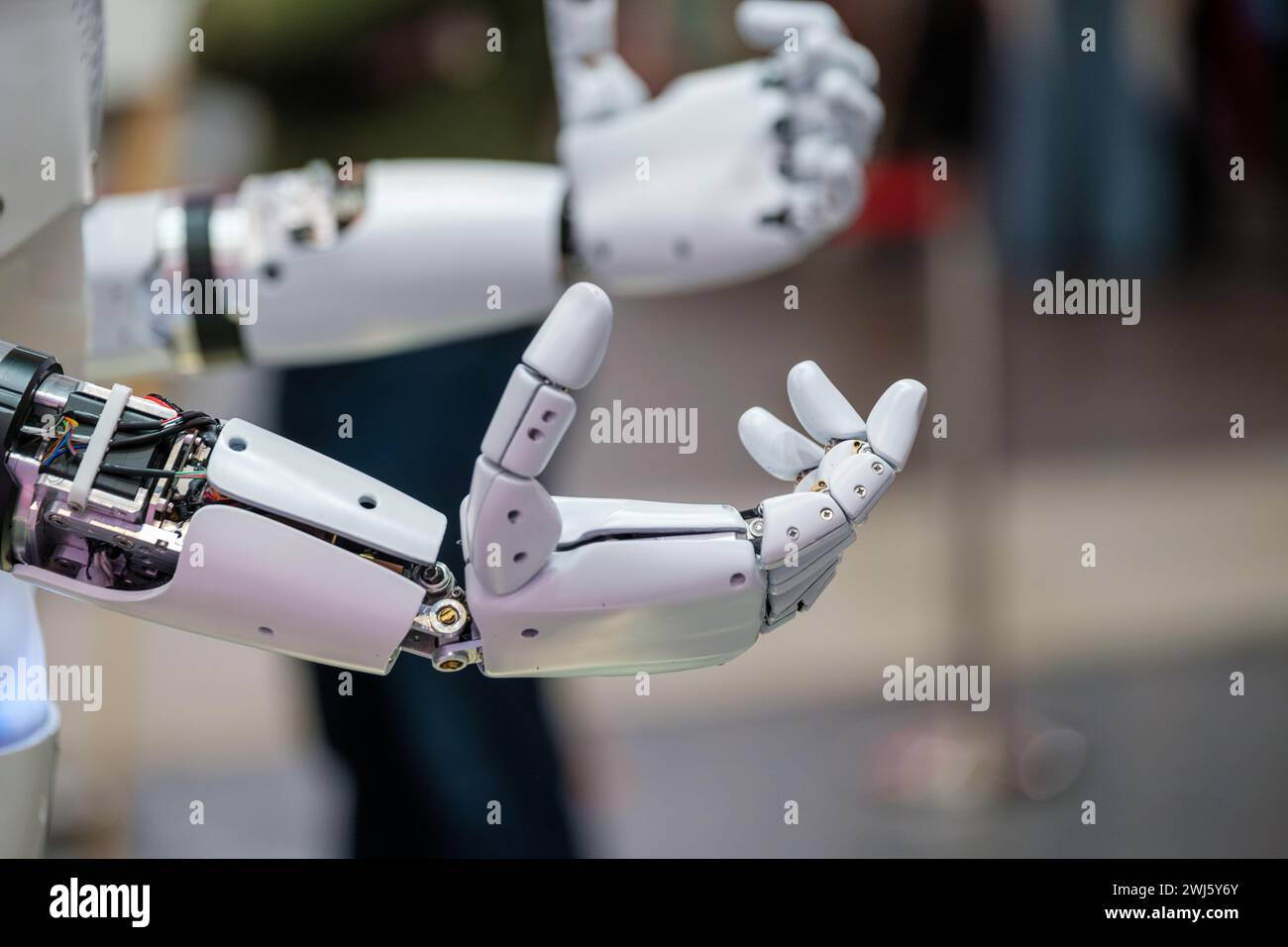 Mechanical innovation laboratory hi-res stock photography and images ...