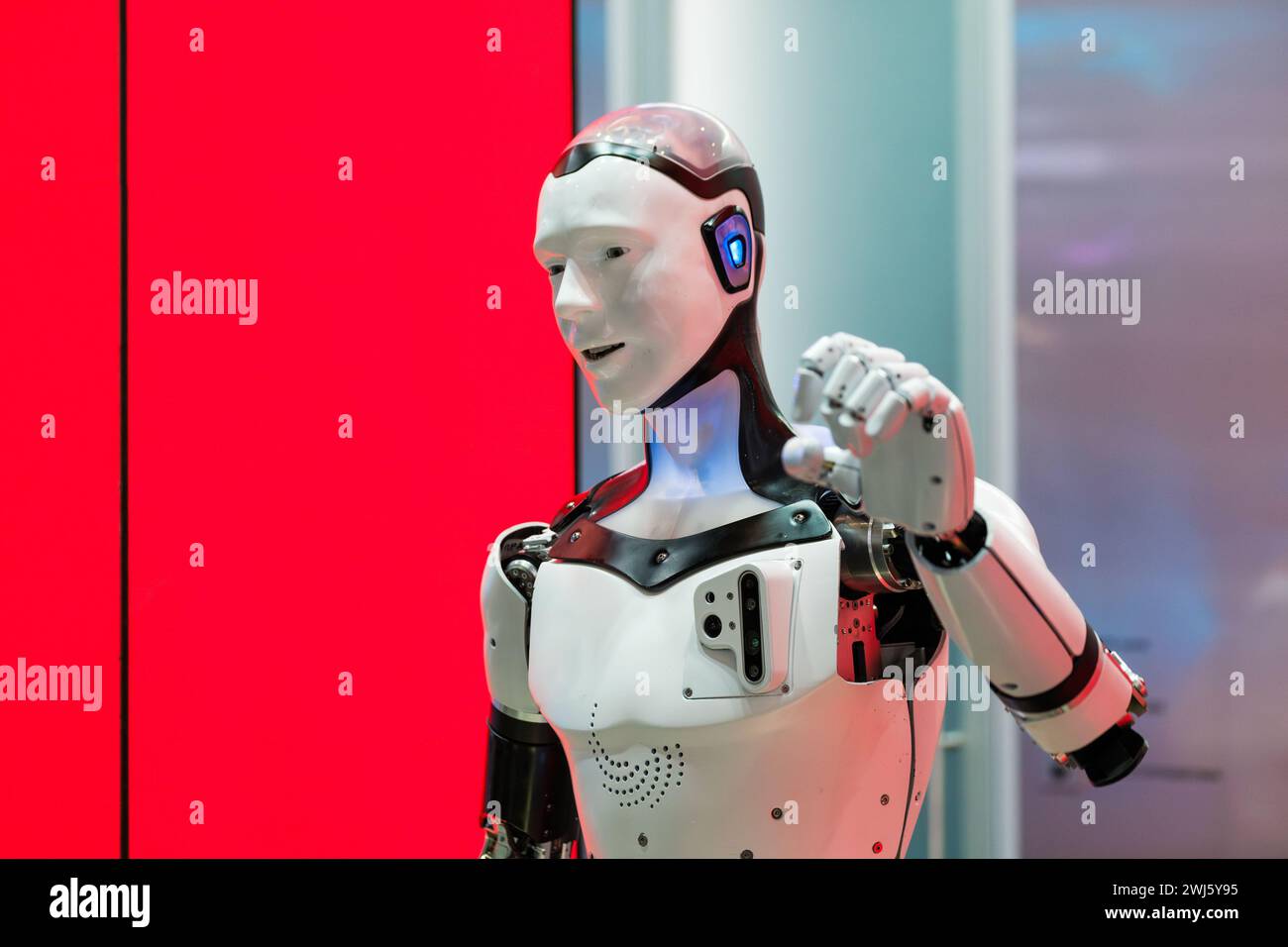 Red eyes robot hi-res stock photography and images - Alamy
