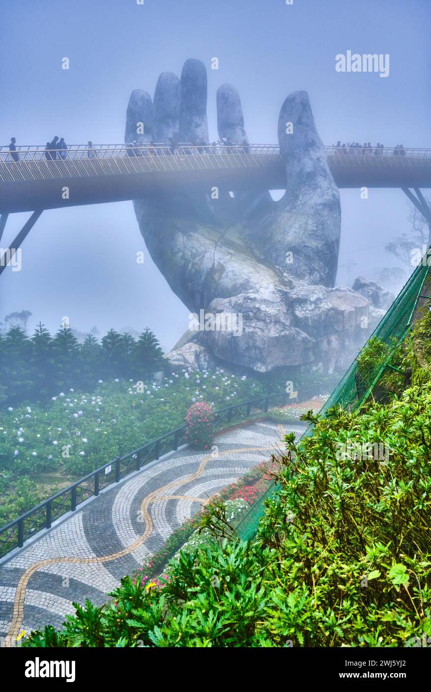 Golden bridge vietnam hi-res stock photography and images - Alamy