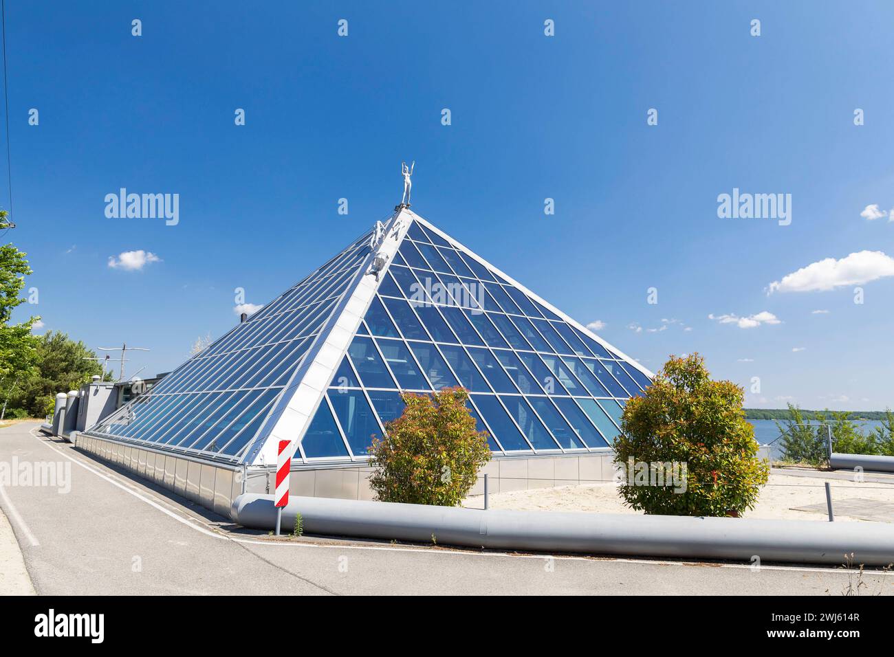 Glaspyramide als Imbiss am Dreiweiberner See in Lohsa, Lausitzer ...