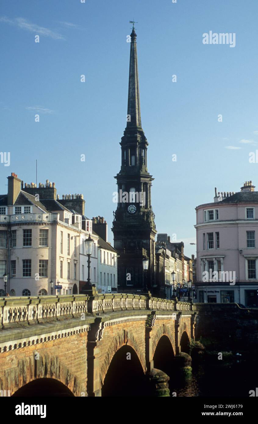 UK, Scotland, New Bridge in Ayr with the spire of the Ayr Town Hall ...