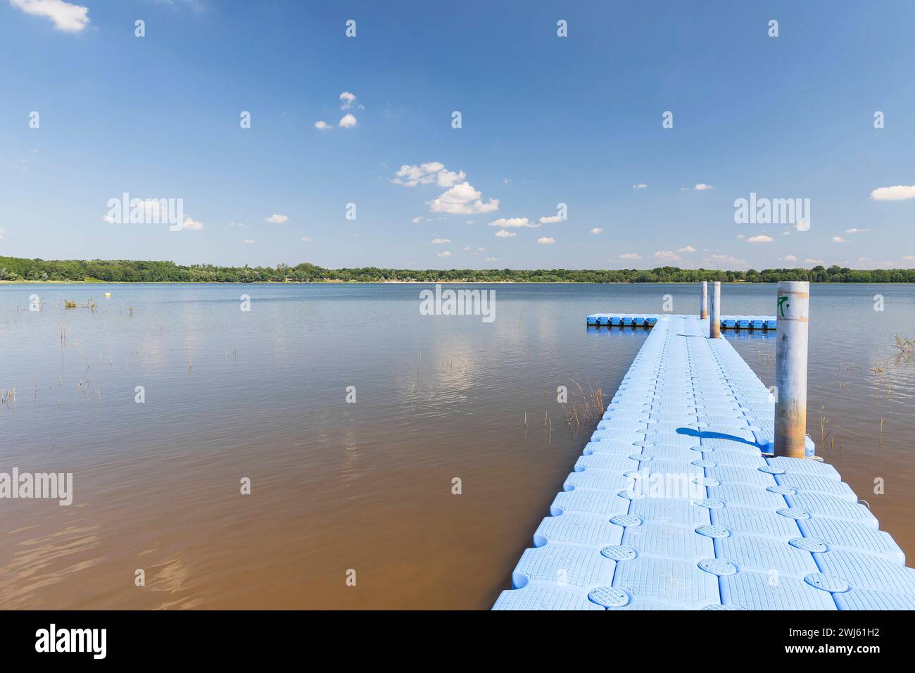 Pontonsteg am Badestrand vom Dreiweiberner See, Lausitzer Seeland ...