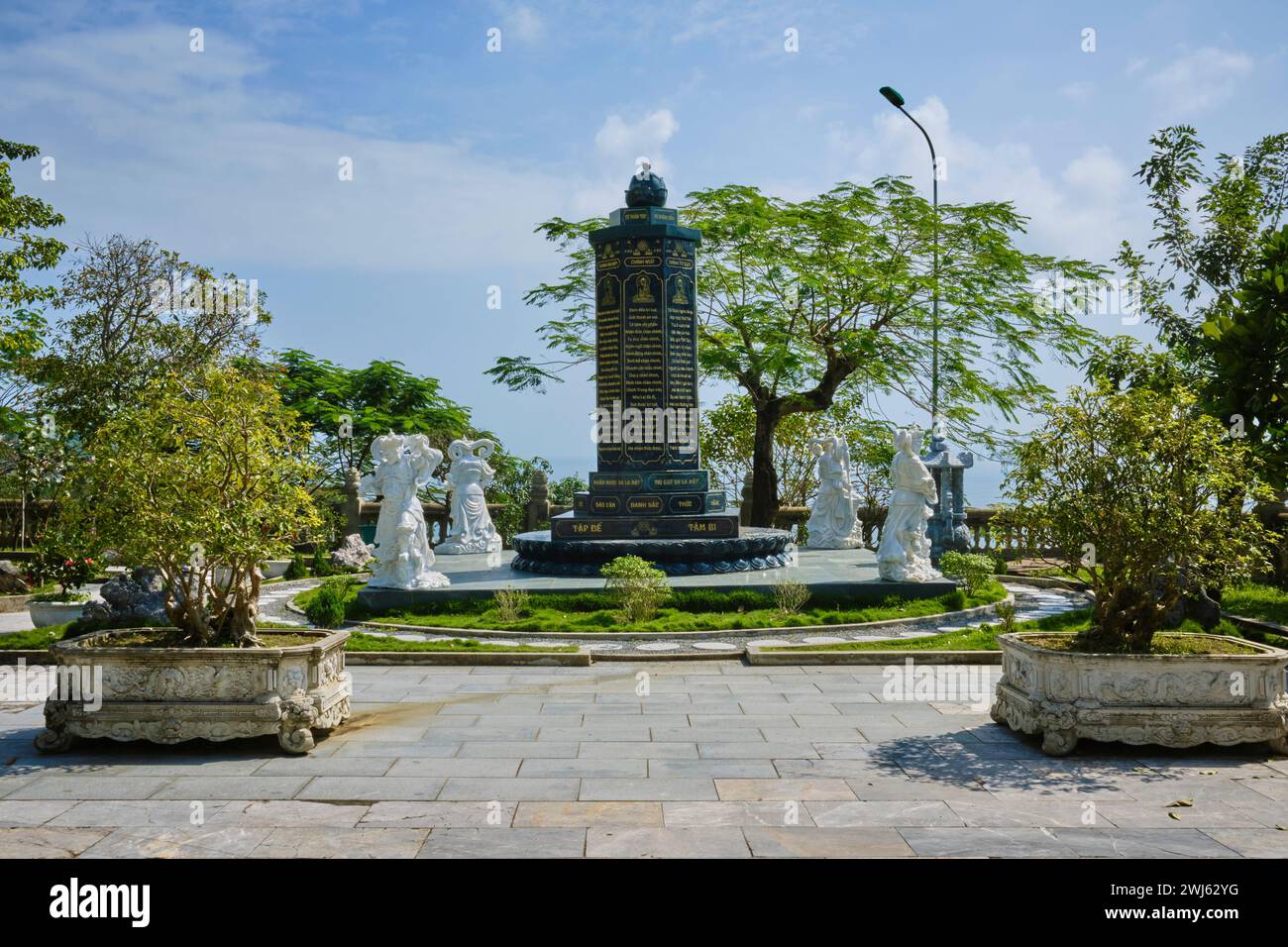 Da nang pagoda hi-res stock photography and images - Alamy