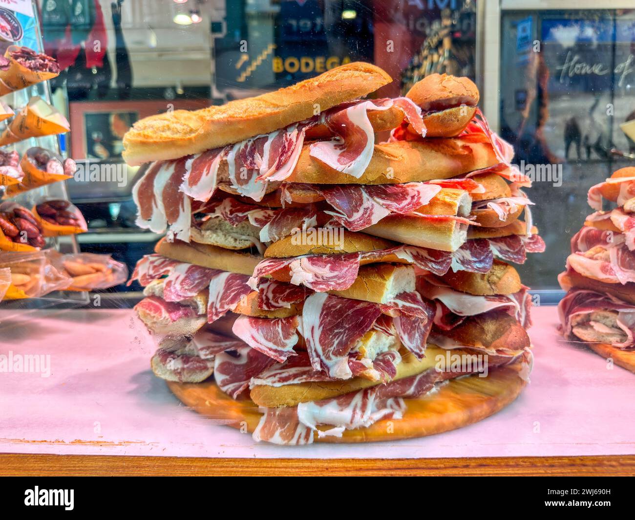 Sandwich jamon serrano hi-res stock photography and images - Alamy