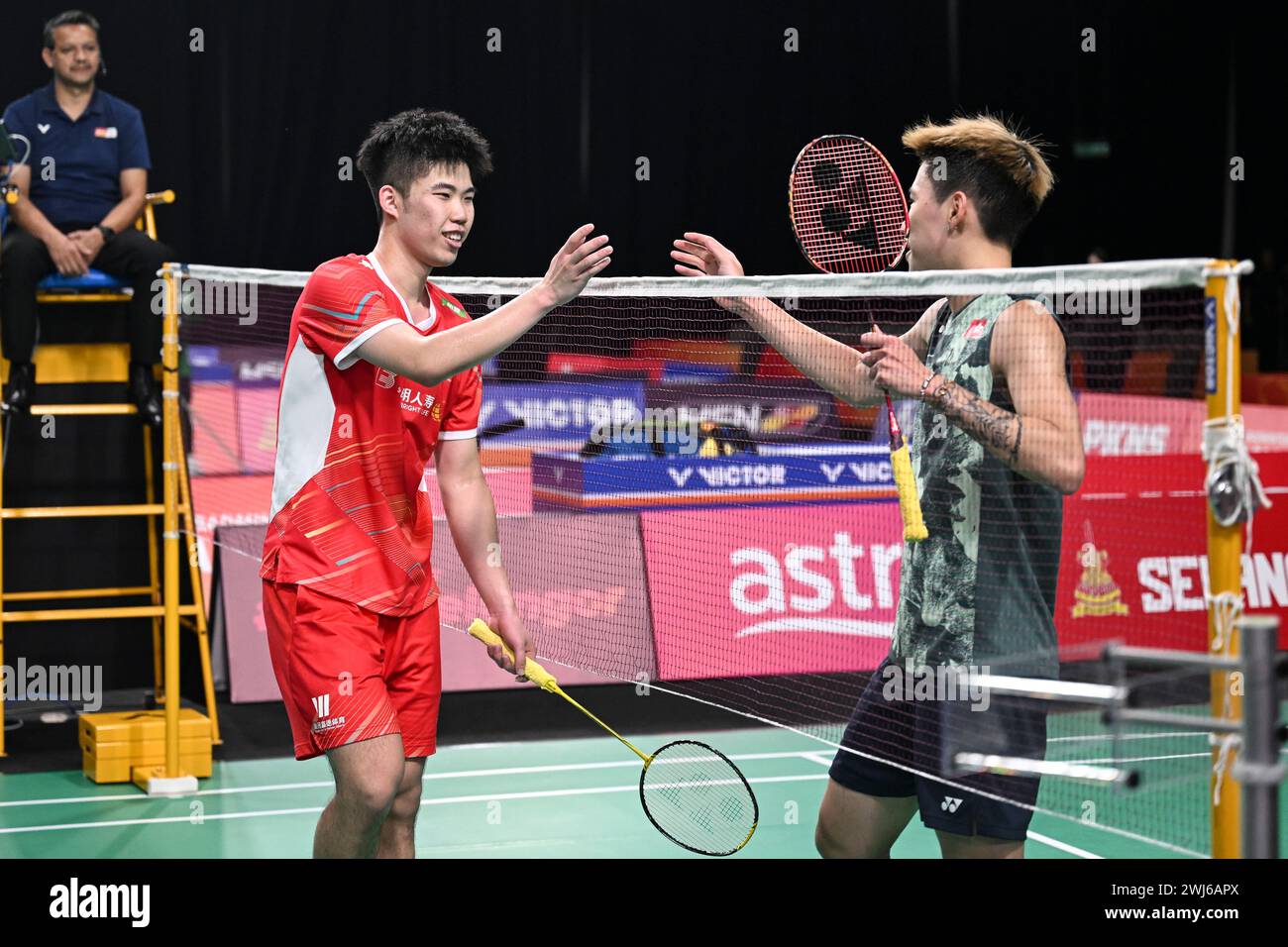 Shah Alam, Malaysia. 13th Feb, 2024. Weng Hongyang (L) of China greets ...