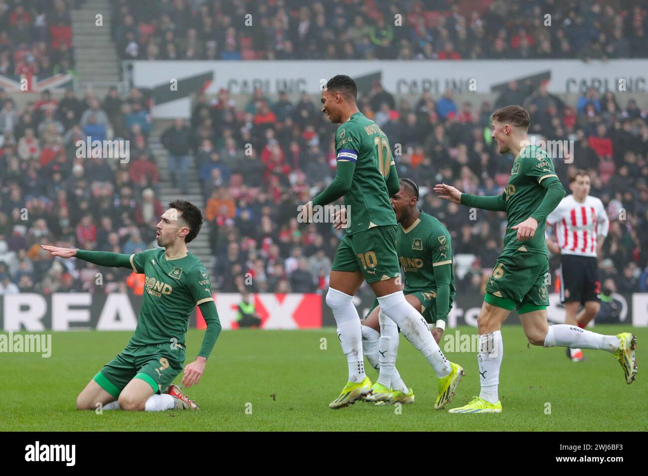 Ryan Hardie of Plymouth Argyle celebrates after scoring a goal to make ...